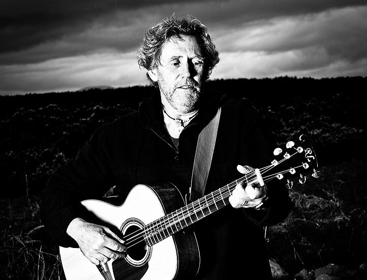 Andrew Lobb, contemporary folk singer, songwriter and guitarist